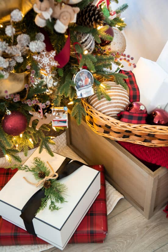 Cozy Red and Gold Christmas Tree Decorating Ideas • Craving Some Creativity