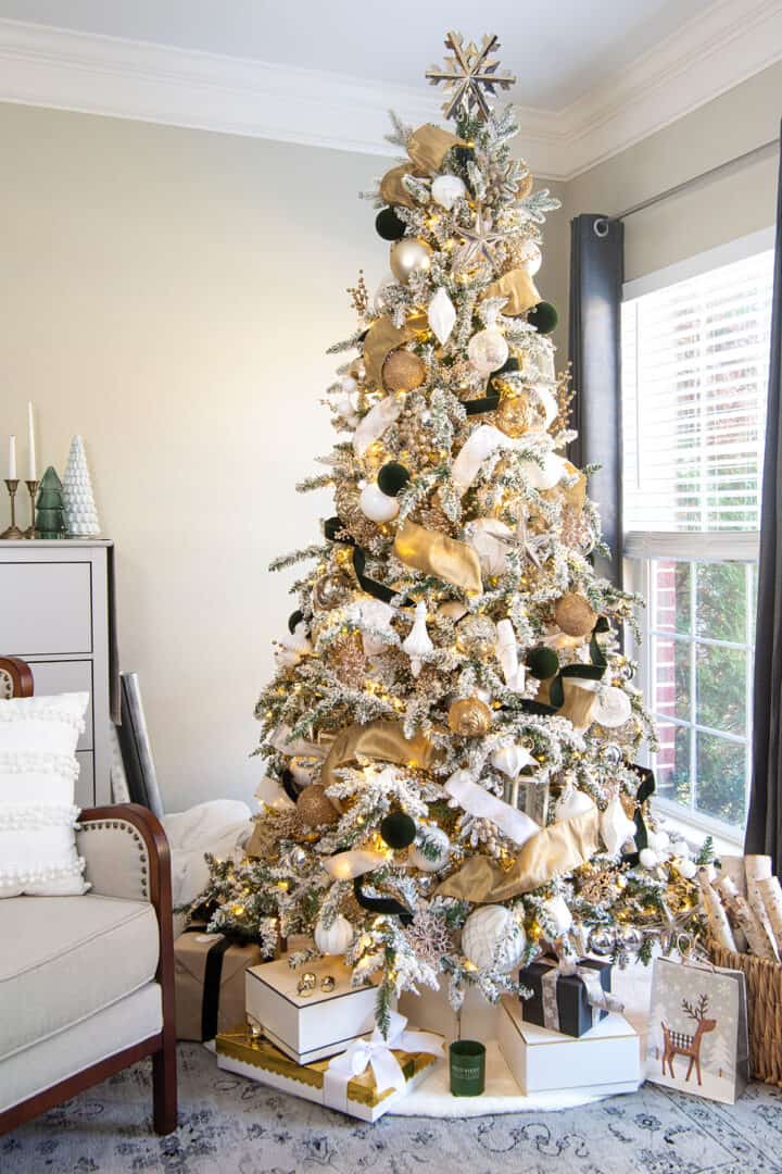 Elegant White and Gold Christmas Tree • Craving Some Creativity